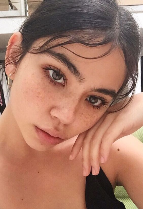 How to Pull Off Fake Freckles - Her Style Code