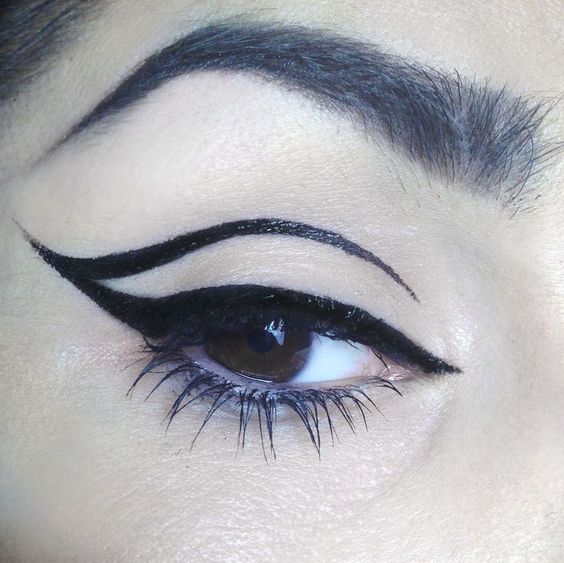 How to Wear Stylish Negative Space Eyeliner - Her Style Code