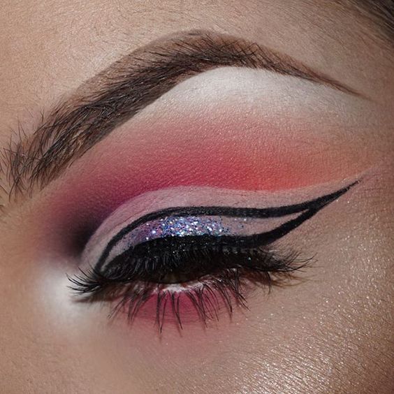 How to Wear Stylish Negative Space Eyeliner - Her Style Code