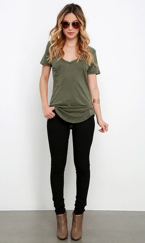 7 Tips on How to Wear a Basic Tee More Fashionable - Her Style Code