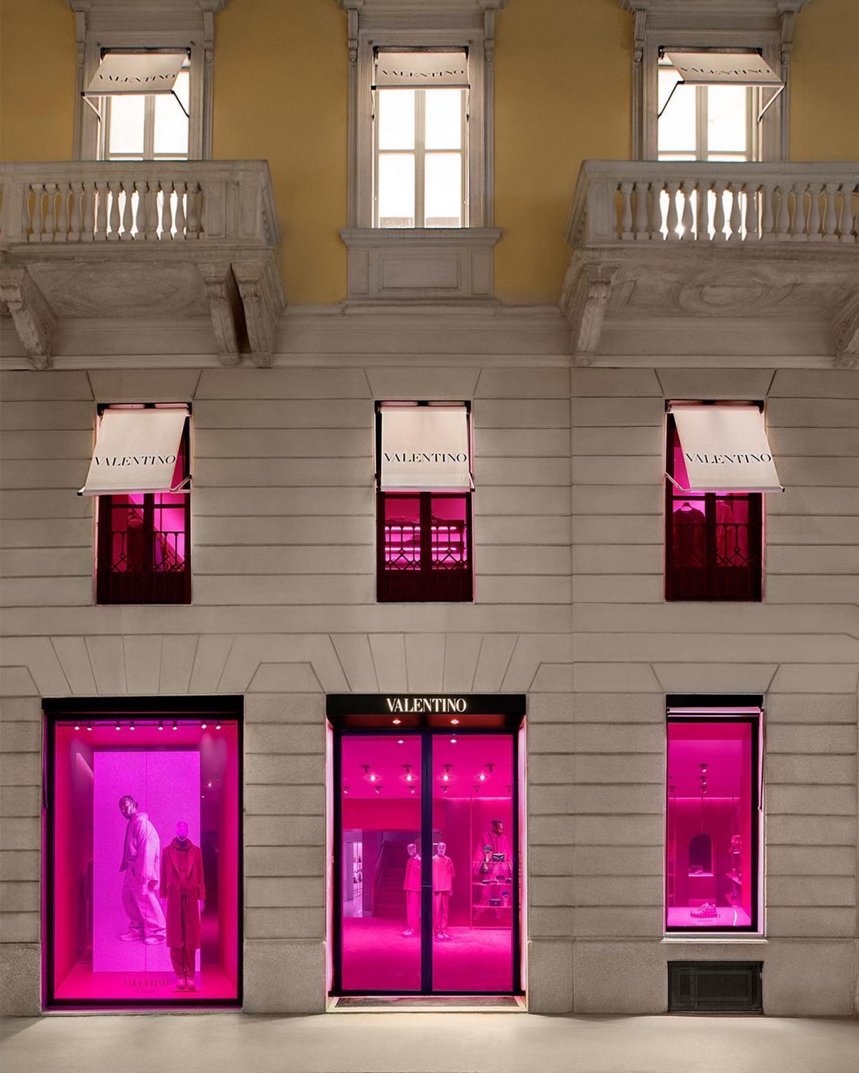 The Best Valentino Pink Looks! Style with Pantone’s Fashion Color for ...