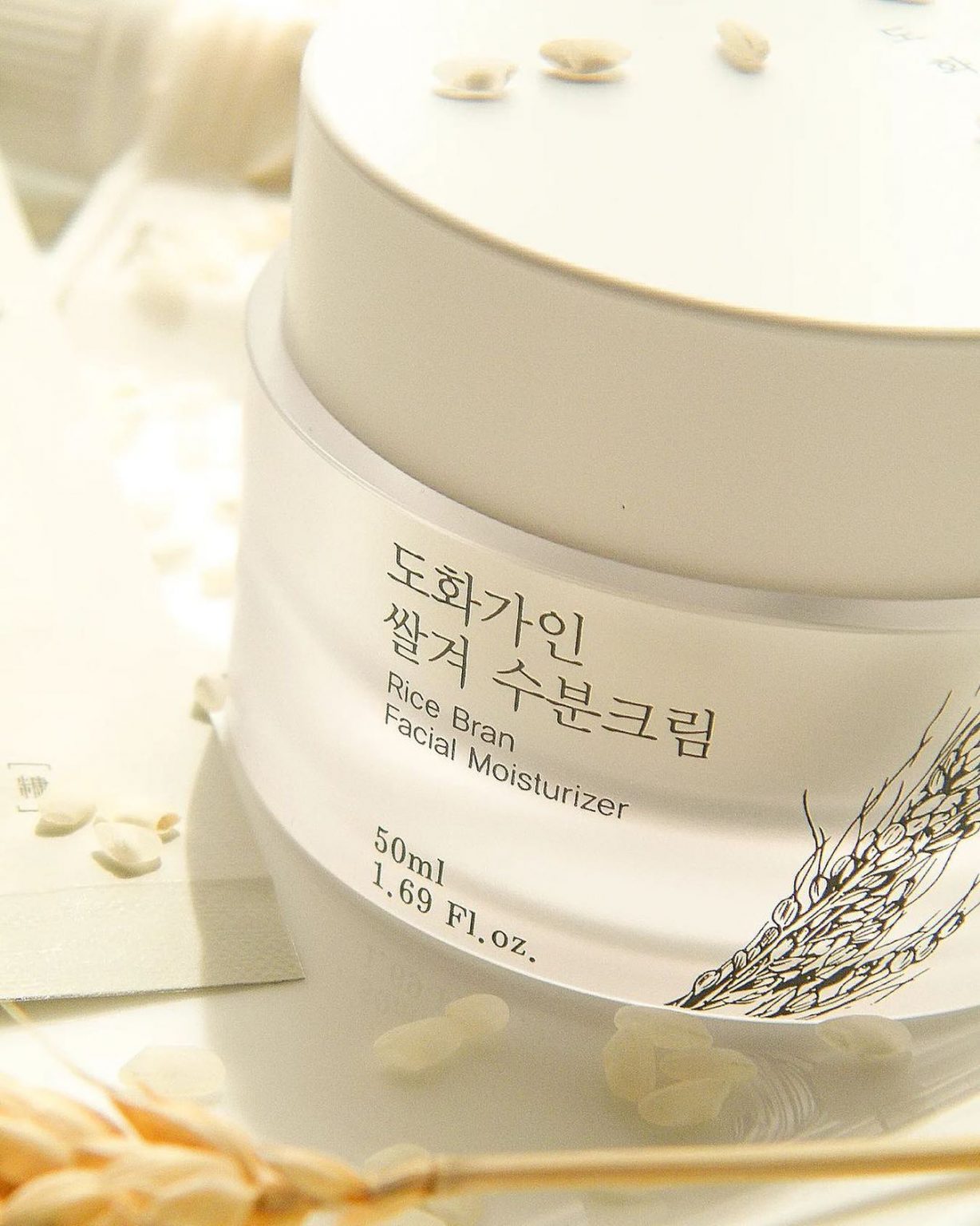 The TikTok Clean Girl Aesthetic: Guide to the Sleek & Glam Look - Her ...