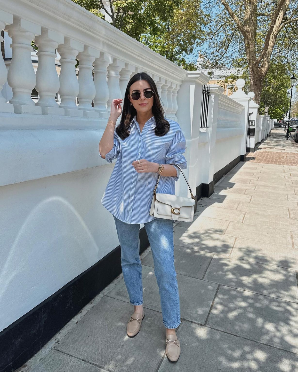 How to Style Mom Jeans & 15 Outfits with Mom Jeans - Her Style Code