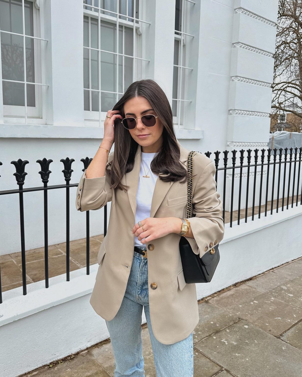 How to Style Mom Jeans & 15 Outfits with Mom Jeans - Her Style Code