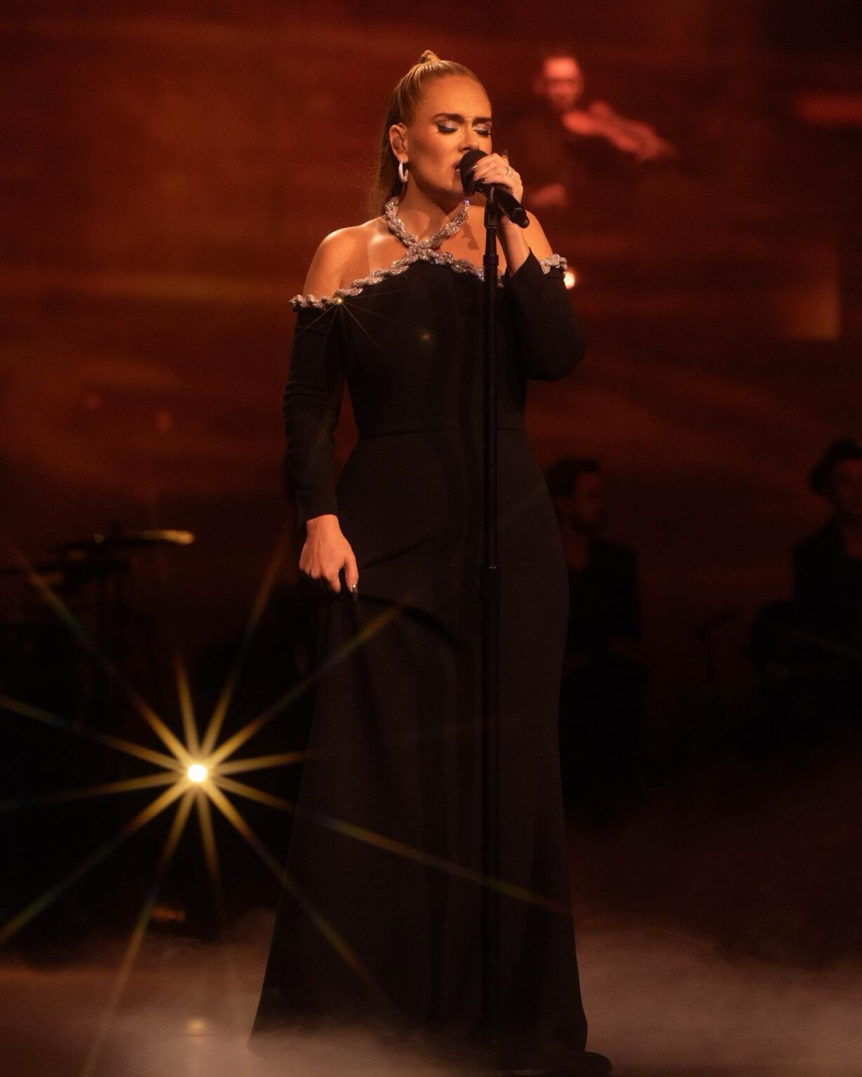 Adele's Latest Fashion Outfits and Hairstyles - Her Style Code